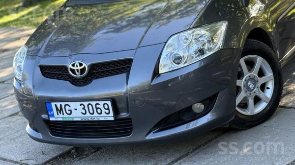 Grey Toyota Auris 2010 in Jurmala, with an engine capacity of 1.40 L and mileage of 0 thousand km for 2450 €, photo 4 on AUTOMOTO.COM.LV
