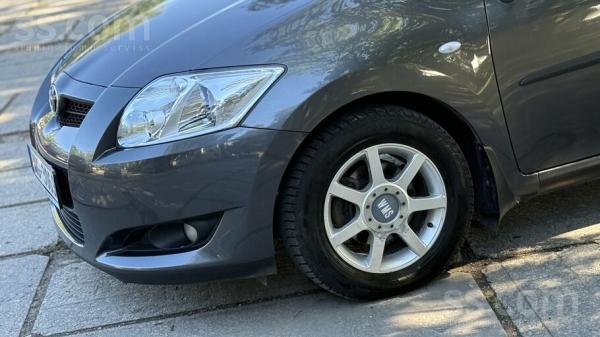 Grey Toyota Auris 2010 in Jurmala, with an engine capacity of 1.40 L and mileage of 0 thousand km for 2450 €, photo 11 on AUTOMOTO.COM.LV