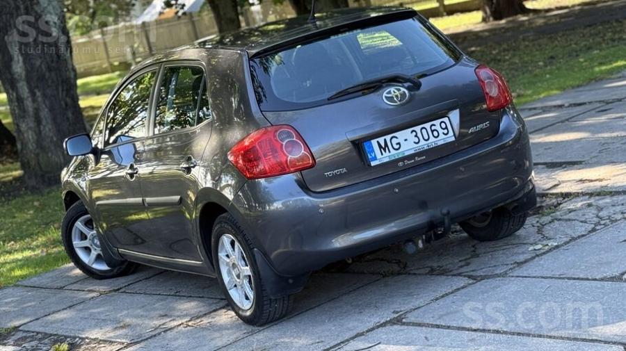 Pelēks Toyota Auris 2010 Jūrmala, ar dzinēja tilpumu 1.40 L un nobraukumu 0 tūkst. km par 2450 €, foto 12 vietnē AUTOMOTO.COM.LV