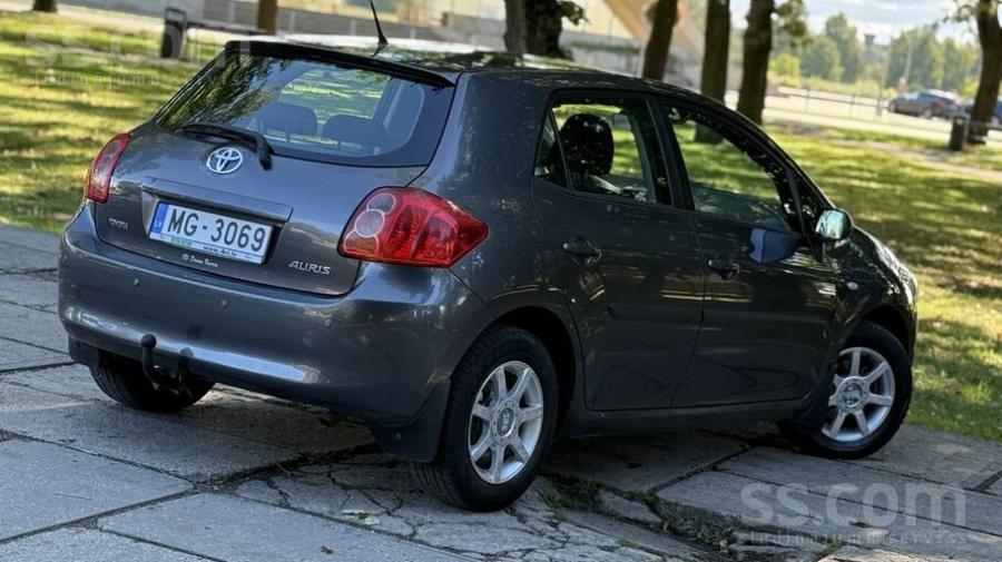Pelēks Toyota Auris 2010 Jūrmala, ar dzinēja tilpumu 1.40 L un nobraukumu 0 tūkst. km par 2450 €, foto 13 vietnē AUTOMOTO.COM.LV