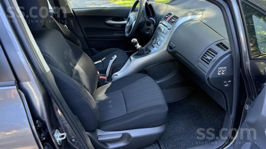 Pelēks Toyota Auris 2010 Jūrmala, ar dzinēja tilpumu 1.40 L un nobraukumu 0 tūkst. km par 2450 €, foto 17 vietnē AUTOMOTO.COM.LV