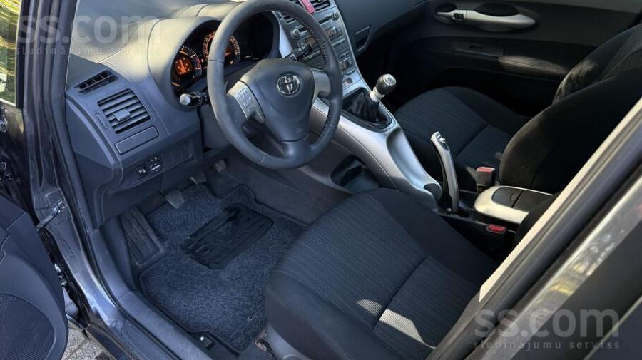 Pelēks Toyota Auris 2010 Jūrmala, ar dzinēja tilpumu 1.40 L un nobraukumu 0 tūkst. km par 2450 €, foto 22 vietnē AUTOMOTO.COM.LV