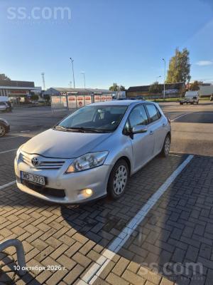 Pelēks Toyota Auris 2010 Rīga, ar dzinēja tilpumu 1.40 L un nobraukumu 0 tūkst. km par 1500 €, foto  vietnē AUTOMOTO.COM.LV