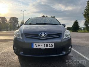 Pelēks Toyota Auris 2011 Daugavpils, ar dzinēja tilpumu 2.00 L un nobraukumu 16 tūkst. km par 4800 €, foto 4 vietnē AUTOMOTO.COM.LV