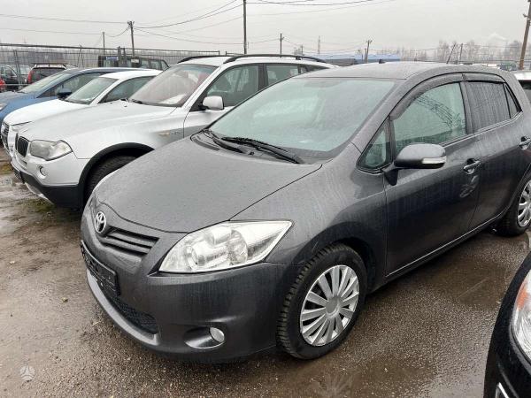 Grey Toyota Auris 2011 in Kaunas, with an engine capacity of 1.36 L and mileage of 137 thousand km for 4750 €, photo 2 on AUTOMOTO.COM.LV