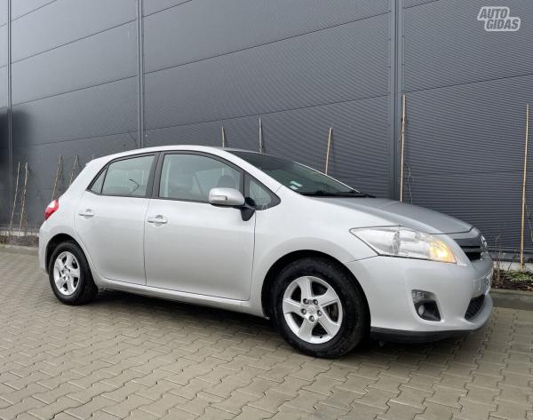 Grey Toyota Auris 2011 in Vilnius, with an engine capacity of 1.80 L and mileage of 203 thousand km for 5950 €, photo 3 on AUTOMOTO.COM.LV