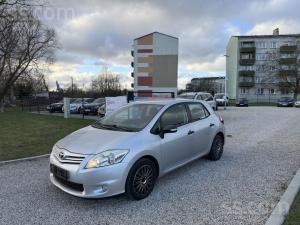Pelēks Toyota Auris 2011 Ventspils, ar dzinēja tilpumu 2.00 L un nobraukumu 267 tūkst. km par 2400 €, foto  vietnē AUTOMOTO.COM.LV