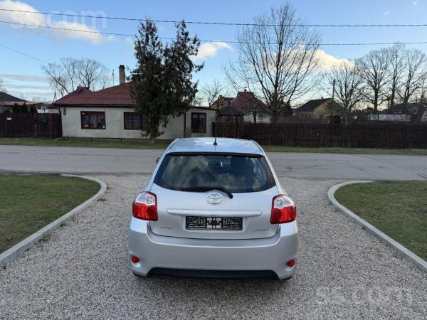 Pelēks Toyota Auris 2011 Ventspils, ar dzinēja tilpumu 2.00 L un nobraukumu 267 tūkst. km par 2400 €, foto 5 vietnē AUTOMOTO.COM.LV