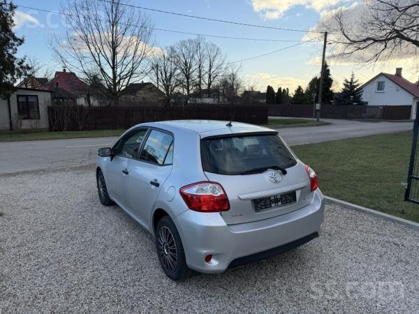 Pelēks Toyota Auris 2011 Ventspils, ar dzinēja tilpumu 2.00 L un nobraukumu 267 tūkst. km par 2400 €, foto 6 vietnē AUTOMOTO.COM.LV