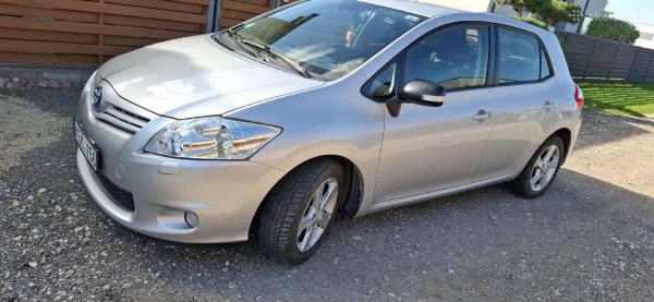 Pelēks Toyota Auris 2011 Kauņa, ar dzinēja tilpumu 2.00 L un nobraukumu 191 tūkst. km par 3300 €, foto 4 vietnē AUTOMOTO.COM.LV