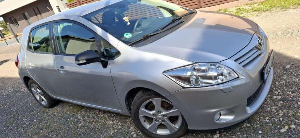 Pelēks Toyota Auris 2011 Kauņa, ar dzinēja tilpumu 2.00 L un nobraukumu 191 tūkst. km par 3300 €, foto 5 vietnē AUTOMOTO.COM.LV