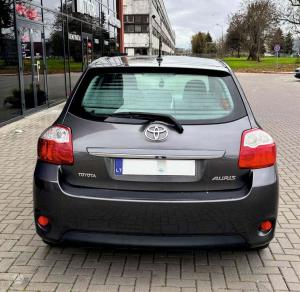 Grey Toyota Auris 2011 in Kaunas, with an engine capacity of 1.36 L and mileage of 187 thousand km for 4893 €, photo 2 on AUTOMOTO.COM.LV