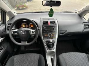 Grey Toyota Auris 2011 in Kaunas, with an engine capacity of 1.36 L and mileage of 187 thousand km for 4893 €, photo 5 on AUTOMOTO.COM.LV