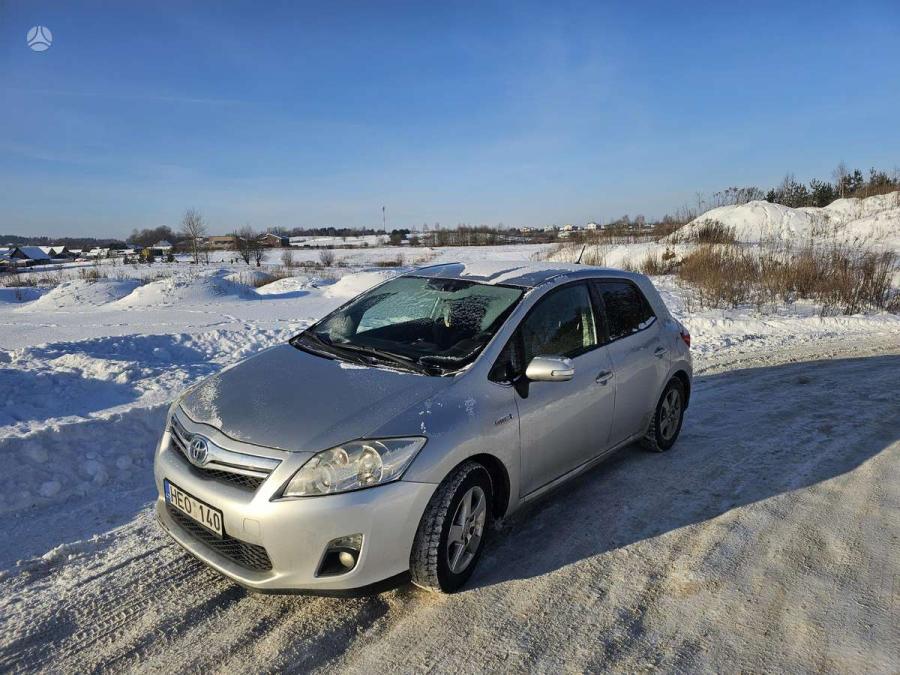 Grey Toyota Auris 2011 in Vilnius, with an engine capacity of 1.80 L and mileage of 127 thousand km for 5500 €, photo 1 on AUTOMOTO.COM.LV