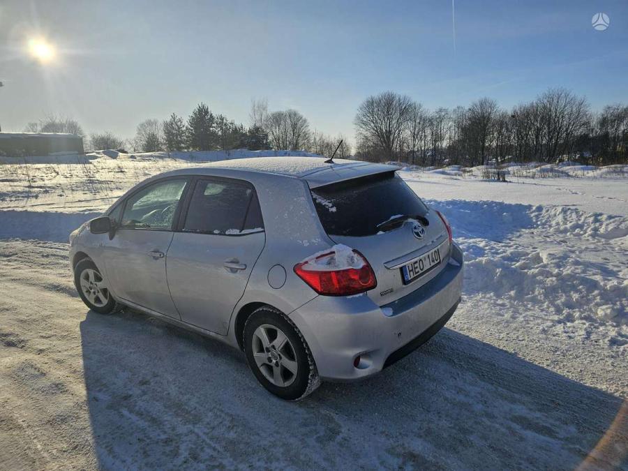 Grey Toyota Auris 2011 in Vilnius, with an engine capacity of 1.80 L and mileage of 127 thousand km for 5500 €, photo 3 on AUTOMOTO.COM.LV