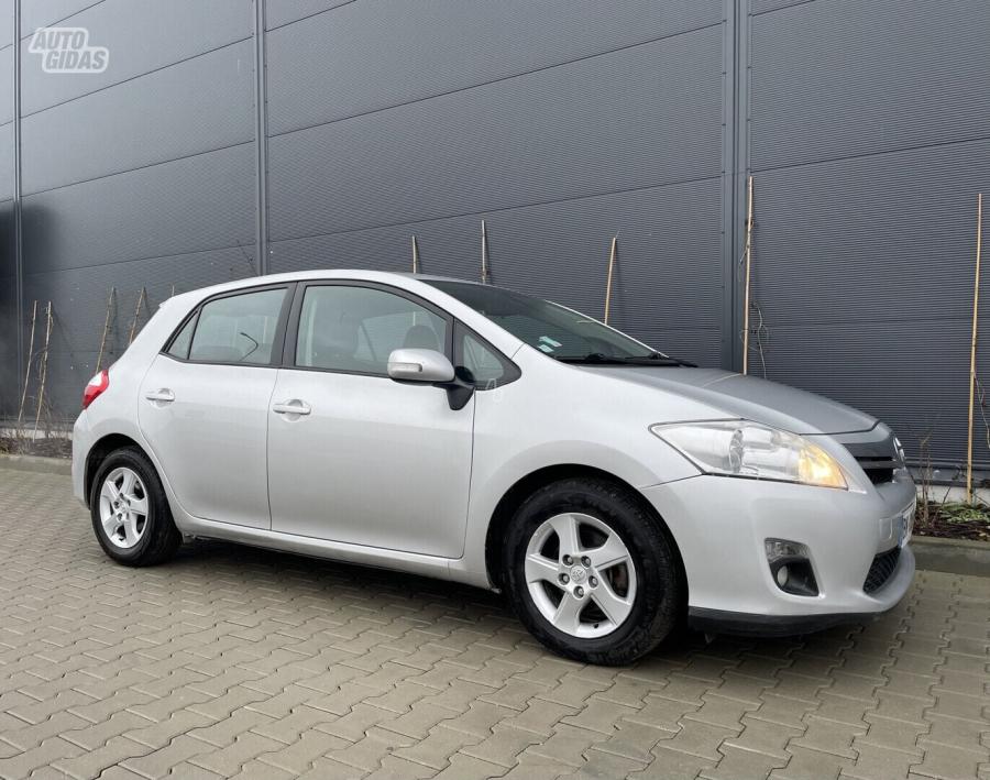 Grey Toyota Auris 2011 in Vilnius, with an engine capacity of 1.80 L and mileage of 203 thousand km for 5950 €, photo 3 on AUTOMOTO.COM.LV