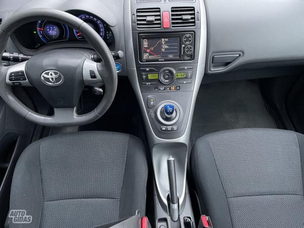 Pelēks Toyota Auris 2011 Viļņa, ar dzinēja tilpumu 1.80 L un nobraukumu 203 tūkst. km par 5950 €, foto 5 vietnē AUTOMOTO.COM.LV