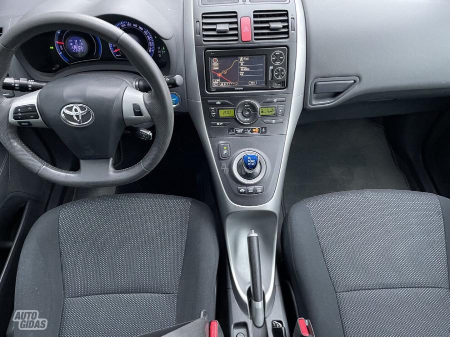 Grey Toyota Auris 2011 in Vilnius, with an engine capacity of 1.80 L and mileage of 203 thousand km for 5950 €, photo 5 on AUTOMOTO.COM.LV