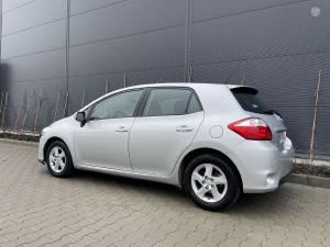 Grey Toyota Auris 2011 in Vilnius, with an engine capacity of 1.80 L and mileage of 203 thousand km for 5950 €, photo 2 on AUTOMOTO.COM.LV