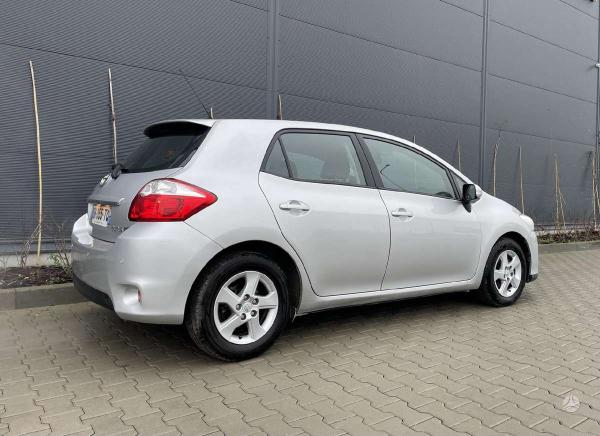 Grey Toyota Auris 2011 in Vilnius, with an engine capacity of 1.80 L and mileage of 203 thousand km for 5950 €, photo 4 on AUTOMOTO.COM.LV