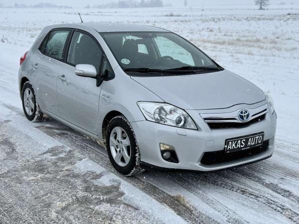 Grey Toyota Auris 2011 in Vilkaviskis, with an engine capacity of 1.80 L and mileage of 308 thousand km for 5300 €, photo 2 on AUTOMOTO.COM.LV