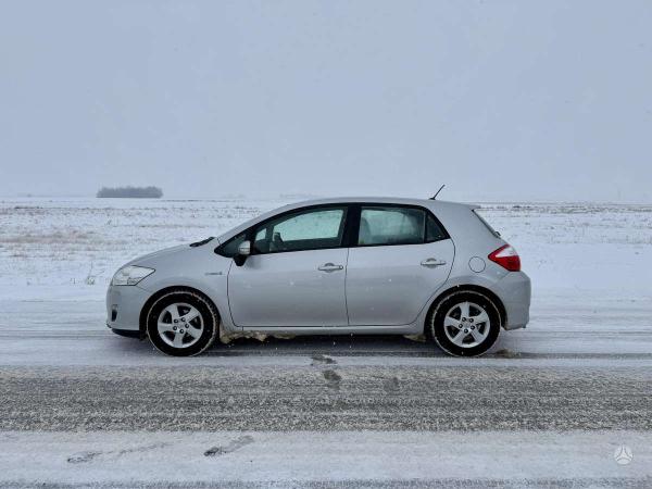 Grey Toyota Auris 2011 in Vilkaviskis, with an engine capacity of 1.80 L and mileage of 308 thousand km for 5300 €, photo 6 on AUTOMOTO.COM.LV