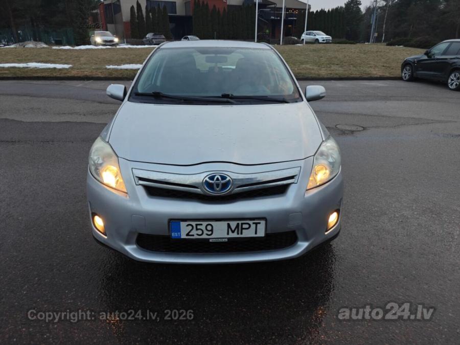 Grey Toyota Auris 2011 in Tallinn, with an engine capacity of 1.80 L and mileage of 186 thousand km for 4499 €, photo 2 on AUTOMOTO.COM.LV