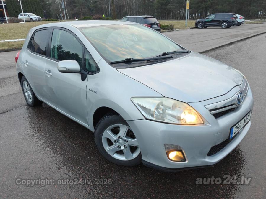 Grey Toyota Auris 2011 in Tallinn, with an engine capacity of 1.80 L and mileage of 186 thousand km for 4499 €, photo 3 on AUTOMOTO.COM.LV