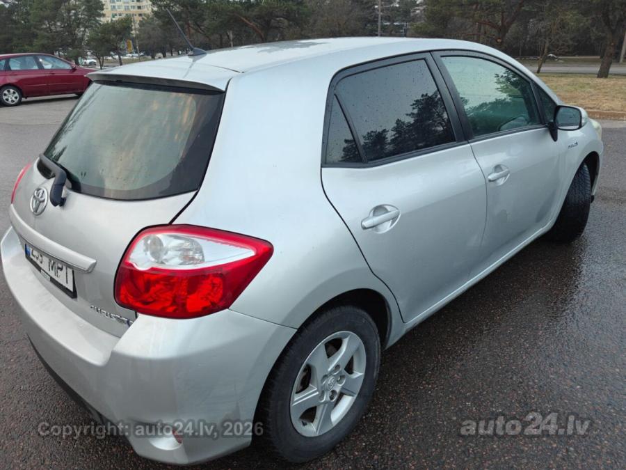 Grey Toyota Auris 2011 in Tallinn, with an engine capacity of 1.80 L and mileage of 186 thousand km for 4499 €, photo 4 on AUTOMOTO.COM.LV