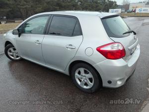 Grey Toyota Auris 2011 in Tallinn, with an engine capacity of 1.80 L and mileage of 186 thousand km for 4499 €, photo 5 on AUTOMOTO.COM.LV