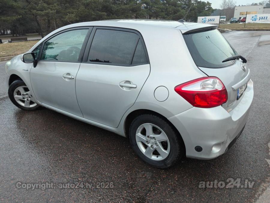 Grey Toyota Auris 2011 in Tallinn, with an engine capacity of 1.80 L and mileage of 186 thousand km for 4499 €, photo 5 on AUTOMOTO.COM.LV