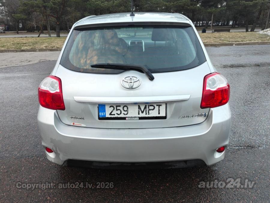 Grey Toyota Auris 2011 in Tallinn, with an engine capacity of 1.80 L and mileage of 186 thousand km for 4499 €, photo 7 on AUTOMOTO.COM.LV
