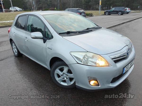 Pelēks Toyota Auris 2011 Tallina, ar dzinēja tilpumu 1.80 L un nobraukumu 186 tūkst. km par 4499 €, foto 3 vietnē AUTOMOTO.COM.LV