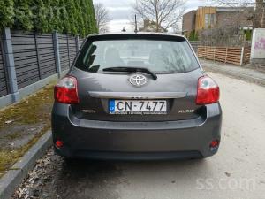 Grey Toyota Auris 2011 in Riga, with an engine capacity of 2.00 L and mileage of 251 thousand km for 2850 €, photo 6 on AUTOMOTO.COM.LV