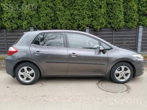 Grey Toyota Auris 2011 in Riga, with an engine capacity of 2.00 L and mileage of 251 thousand km for 2850 €, photo 7 on AUTOMOTO.COM.LV