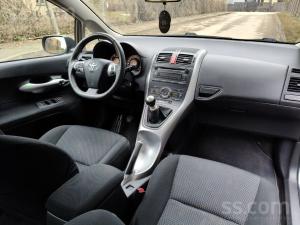 Grey Toyota Auris 2011 in Riga, with an engine capacity of 2.00 L and mileage of 251 thousand km for 2850 €, photo 8 on AUTOMOTO.COM.LV