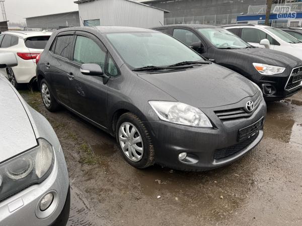 Grey Toyota Auris 2011 in Kaunas, with an engine capacity of 1.40 L and mileage of 137 thousand km for 4500 €, photo 5 on AUTOMOTO.COM.LV