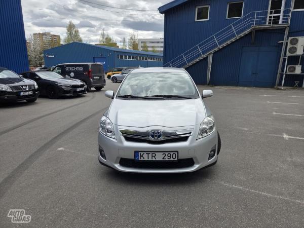 Grey Toyota Auris 2011 in Ukmerge, with an engine capacity of 1.80 L and mileage of 178 thousand km for 6300 €, photo 2 on AUTOMOTO.COM.LV