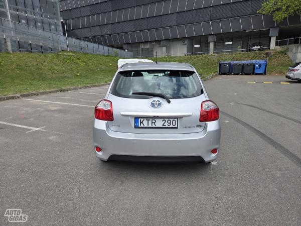Grey Toyota Auris 2011 in Ukmerge, with an engine capacity of 1.80 L and mileage of 178 thousand km for 6300 €, photo 5 on AUTOMOTO.COM.LV