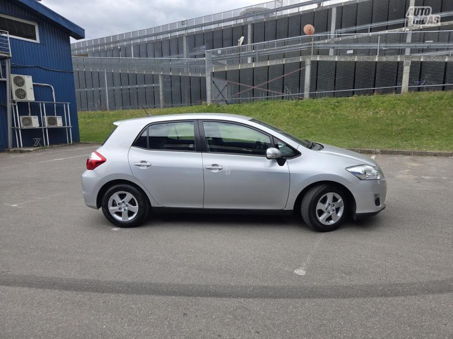Pelēks Toyota Auris 2011 Ukmergė, ar dzinēja tilpumu 1.80 L un nobraukumu 178 tūkst. km par 6300 €, foto 8 vietnē AUTOMOTO.COM.LV