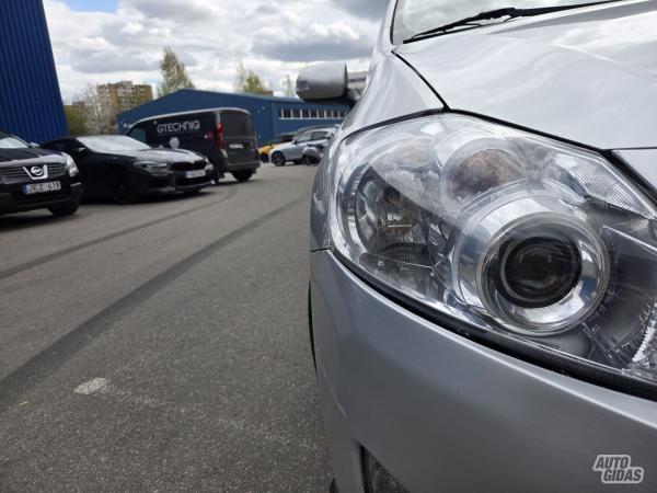 Grey Toyota Auris 2011 in Ukmerge, with an engine capacity of 1.80 L and mileage of 178 thousand km for 6300 €, photo 9 on AUTOMOTO.COM.LV