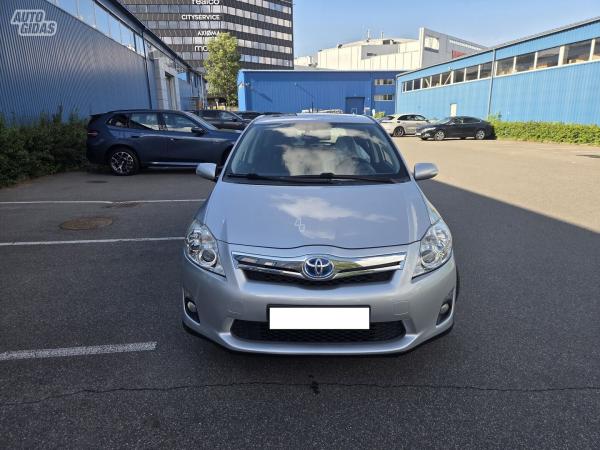 Grey Toyota Auris 2011 in Ukmerge, with an engine capacity of 1.80 L and mileage of 180 thousand km for 6450 €, photo 2 on AUTOMOTO.COM.LV