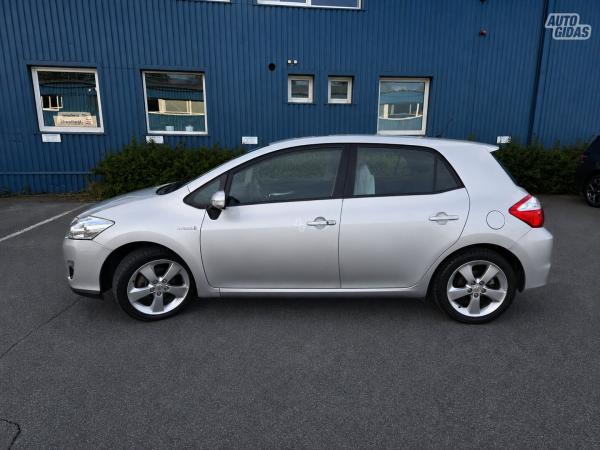 Grey Toyota Auris 2011 in Ukmerge, with an engine capacity of 1.80 L and mileage of 180 thousand km for 6450 €, photo 3 on AUTOMOTO.COM.LV