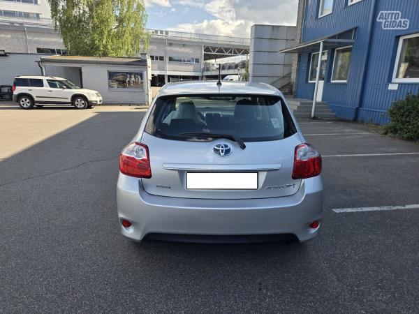 Grey Toyota Auris 2011 in Ukmerge, with an engine capacity of 1.80 L and mileage of 180 thousand km for 6450 €, photo 5 on AUTOMOTO.COM.LV