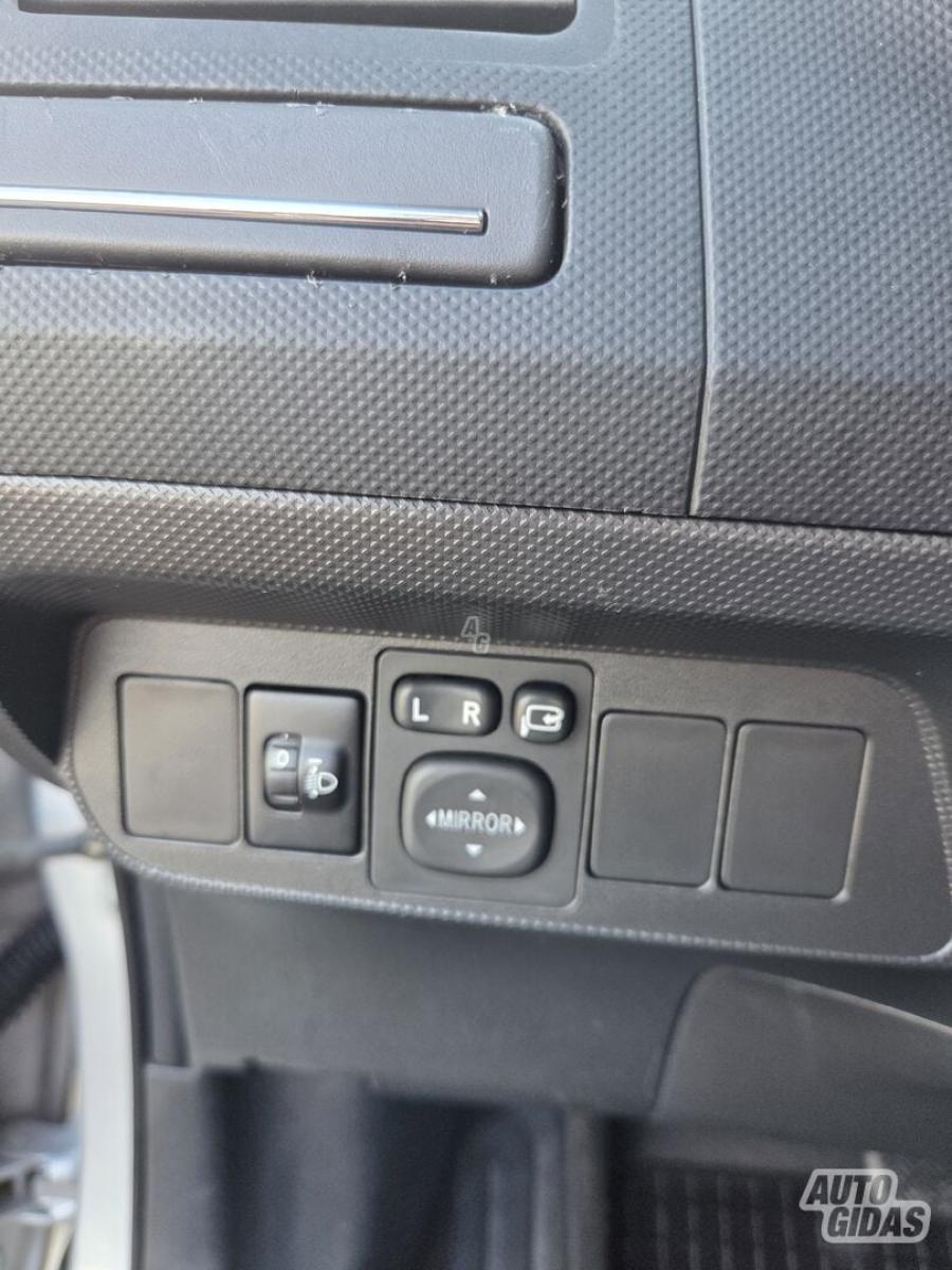 Pelēks Toyota Auris 2011 Ukmergė, ar dzinēja tilpumu 1.80 L un nobraukumu 180 tūkst. km par 6450 €, foto 11 vietnē AUTOMOTO.COM.LV