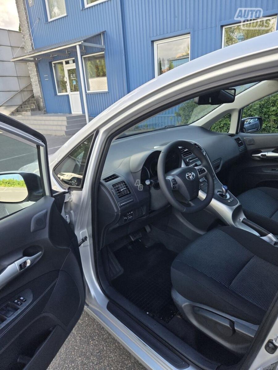 Pelēks Toyota Auris 2011 Ukmergė, ar dzinēja tilpumu 1.80 L un nobraukumu 180 tūkst. km par 6450 €, foto 12 vietnē AUTOMOTO.COM.LV