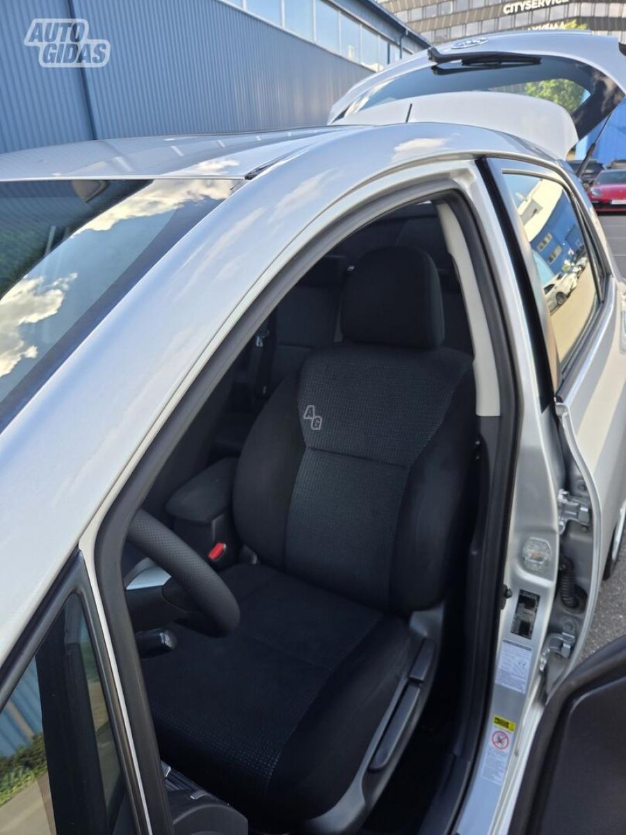 Pelēks Toyota Auris 2011 Ukmergė, ar dzinēja tilpumu 1.80 L un nobraukumu 180 tūkst. km par 6450 €, foto 14 vietnē AUTOMOTO.COM.LV