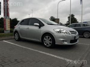 Grey Toyota Auris 2011 in Riga, with an engine capacity of 1.40 L and mileage of 271 thousand km for 3499 €, photo  on AUTOMOTO.COM.LV