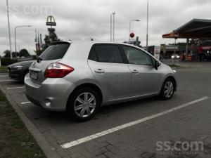 Grey Toyota Auris 2011 in Riga, with an engine capacity of 1.40 L and mileage of 271 thousand km for 3499 €, photo 4 on AUTOMOTO.COM.LV
