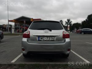 Grey Toyota Auris 2011 in Riga, with an engine capacity of 1.40 L and mileage of 271 thousand km for 3499 €, photo 7 on AUTOMOTO.COM.LV